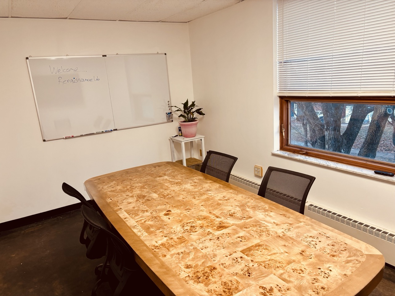 Ren AI Lab | Coworking Space in Maplewood for Tech People